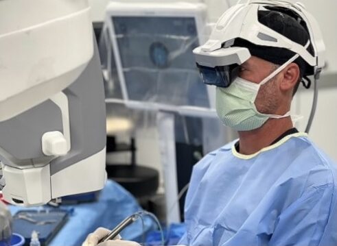 Beyeonics | An Ophthalmic Exoscope With AR Headset Inspired by Aviation ...